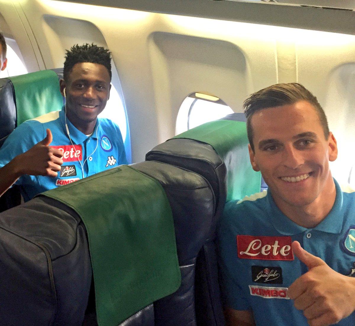 FOTO - Il Napoli in partenza per Genova: "Pronti al decollo"